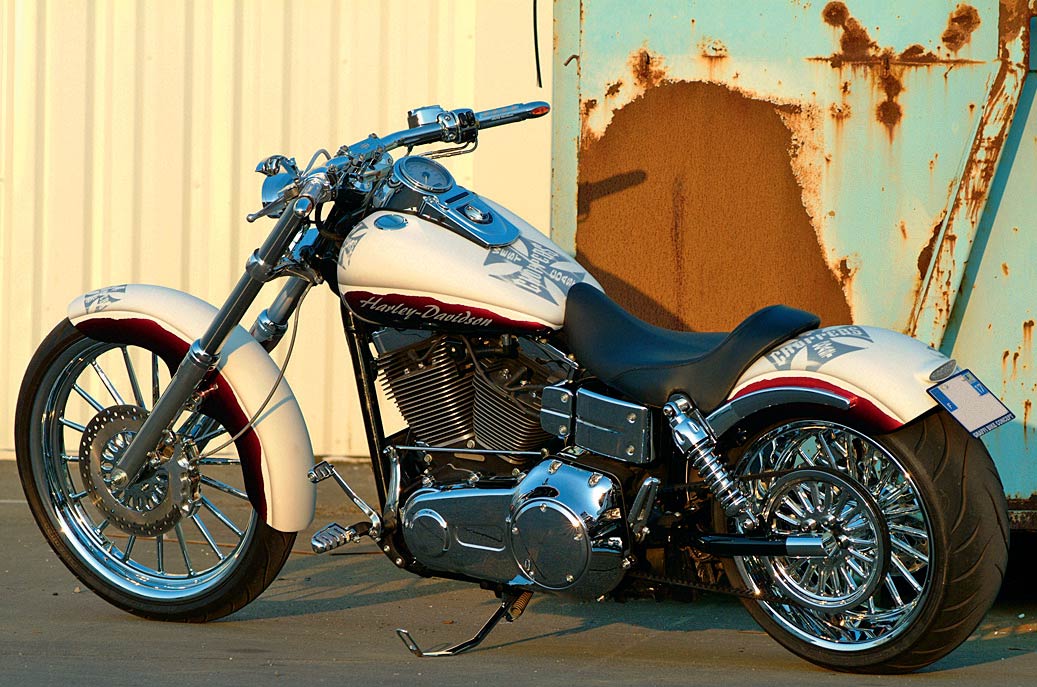 DYNA WIDE GLIDE | Graffi-bike Concept